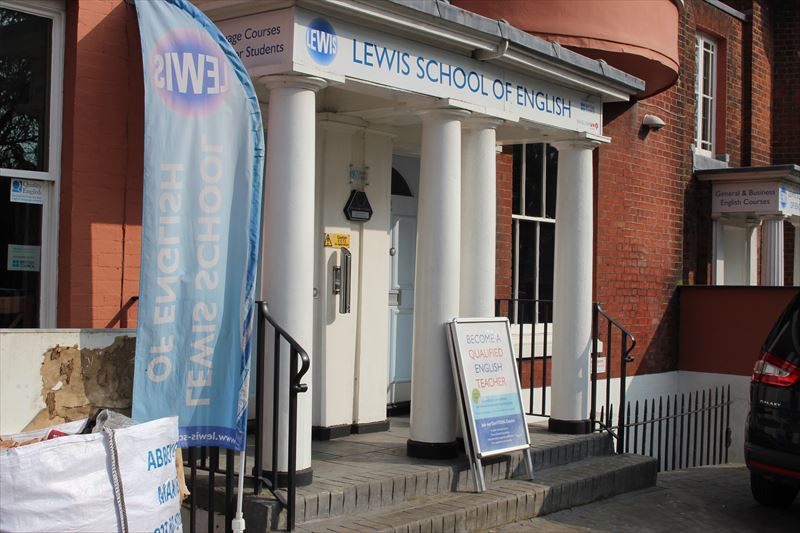 Lewis School of English/ルイススクールオブイングリッシュ | ロンドン留学センター